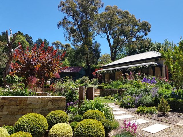 Aldgate Multi Award Winner - Hills Classic Gardens